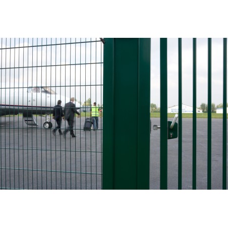 Gâche butée à alignement compensé pour serrure de portail coulissant ...